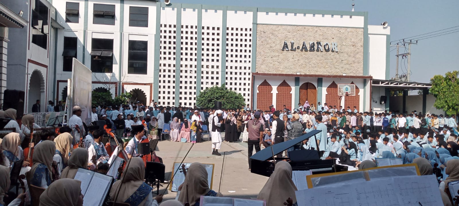 SMK MUTU Cikampek Gelar Kegiatan "Nada & Dakwah" Bersama Yuki PAS Band ...